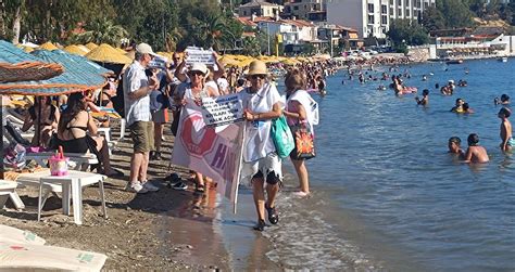 Foçada Deniz Havlulu Eylem Kıyılar Halkındır Sözcü