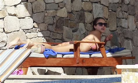 Jessica Alba Wearing A Tube Bikini In Cabo San Lukas Porn Pictures Xxx