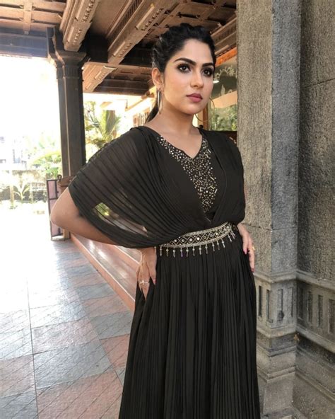 Seetha Serial Actress Swasika In Stylish Look കറുപ്പില്‍ സ്‌റ്റൈലായി