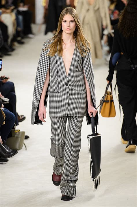 Loewe Fall 2018 Runway Thefashionspot
