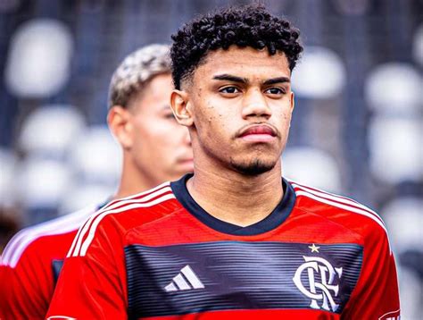 João Victor Silva Vibra Com Grande Temporada Pelo Flamengo