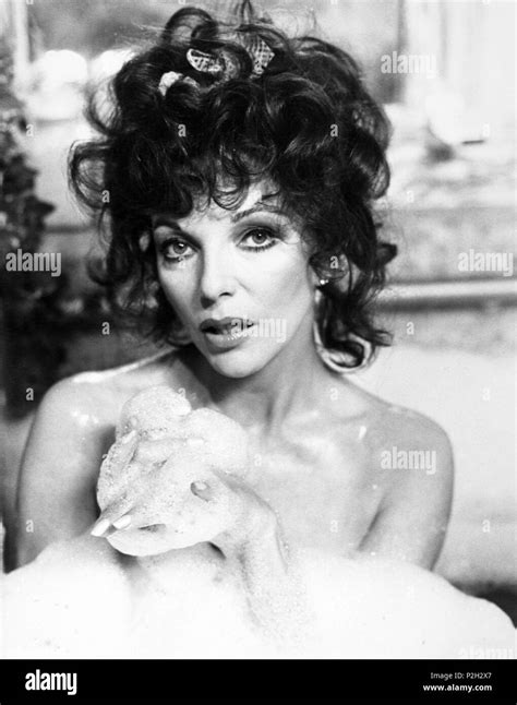 Joan Collins Schwarzweiß Stockfotos Und Bilder Alamy