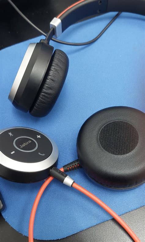 Jabra Headset With Volume Control Audio Headphones And Headsets On
