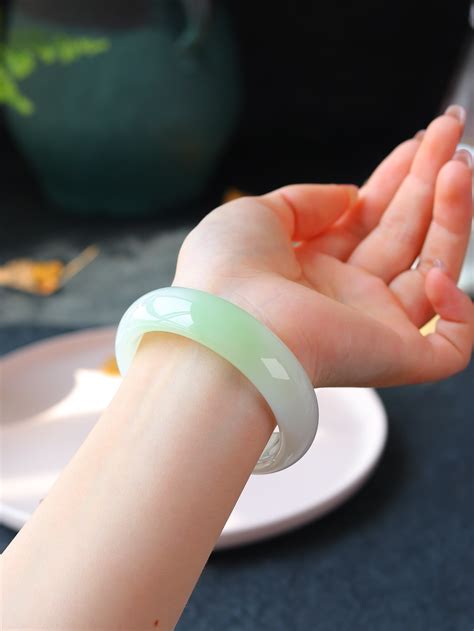 和田玉老坑翠青手镯阿祖和田玉