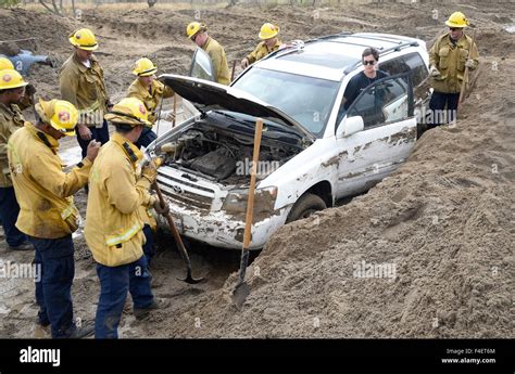 Leona Valley 16th Oct 2015 Caus La County Firefighters Help Out A