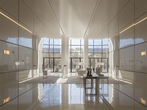 15 Reasons To Choose High Gloss Walls For A Sleek Modern Finish