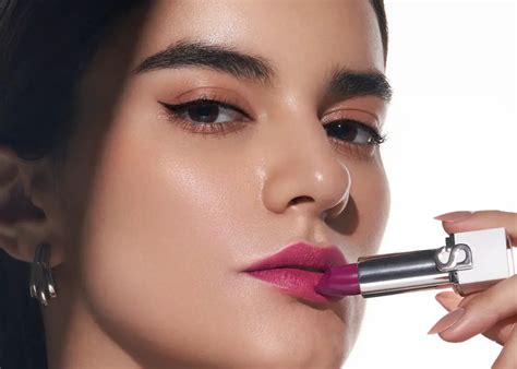 6 Rekomendasi Lipstik Matte Tahan Lama Dan Formula Terbaik Buttonscarves