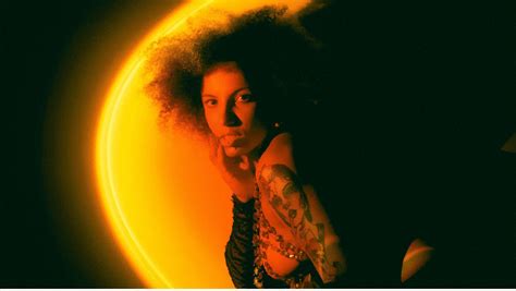 Giu Meneguini Invoca Liberdade De Afeto Na Nova Faixa Tacar O Terror