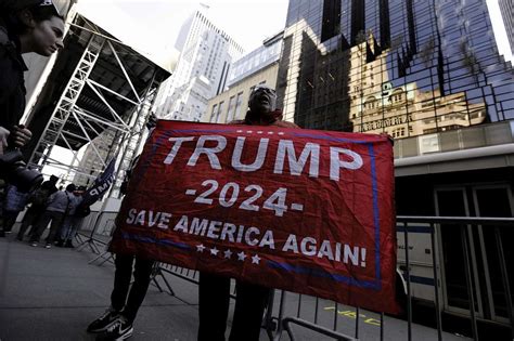 Trump Incriminato I Sostenitori Dellex Presidente Scendono In Strada