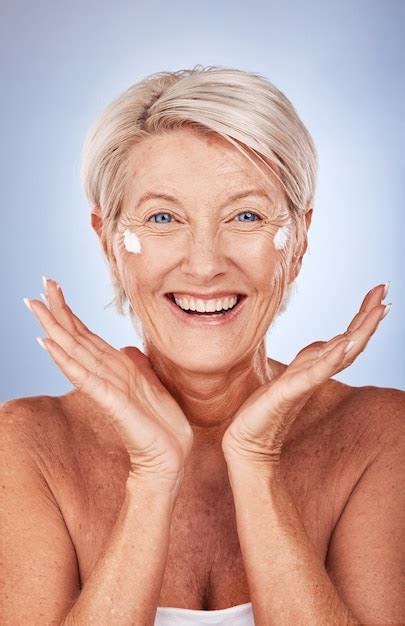 Premium Photo Beauty Portrait Of Mature Woman And Cream For Skincare