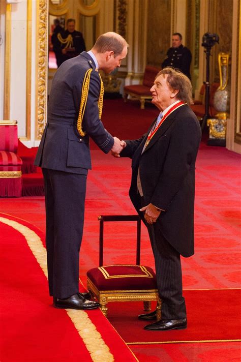 Arise Sir Ken Dodd British Comedian Receives Knighthood From Prince William Ken Dodd