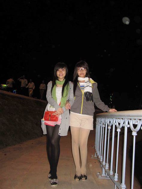 2 chị em tuiiiiiiiiiiiiiiiiiiiiiiii í x Thấy có giống nha Flickr