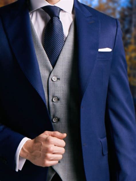 Traje Azul Con Chaleco Gris Producto Interesante
