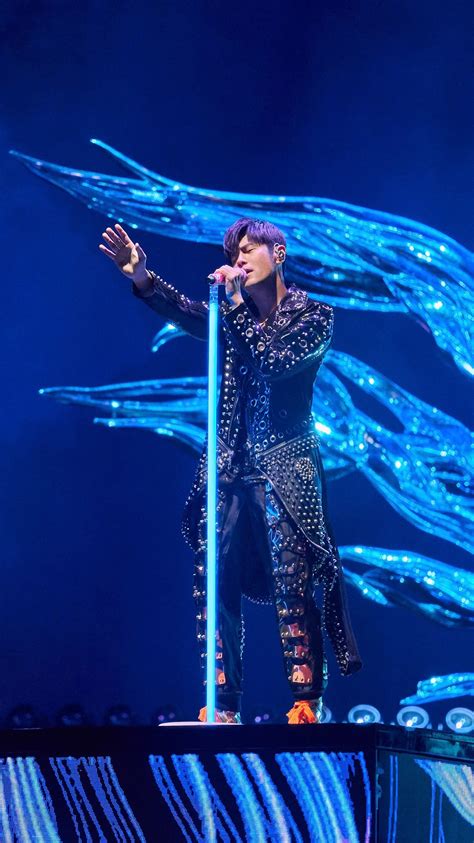 Vogue Taiwan Vogueceleb 周杰倫首度與動力火車同台 ，大巨蛋合唱還幽默改詞去下水道！ 周杰倫 「嘉年華」演唱會第二場，現場依然是星光熠熠，包括 孫燕姿、動力