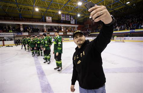 Rozhovor Dávid Košút Spolu S Fanúšikmi Píšeme Náš Hokejový Príbeh Silnej Svorky Žilinský