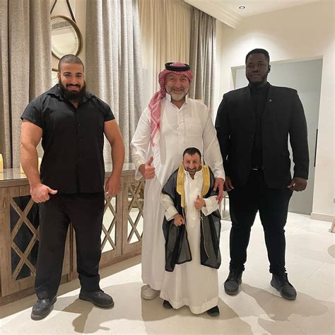 شاهد كوكسال بابا يؤدي مناسك العمرة مـزمـز