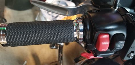 Avon Medium Memory Foam Grips Chrome Round Cap For Harley Throttle By