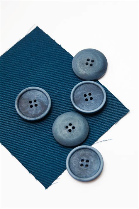 Mind The Maker® Blaze Corozo Buttons • Ocean • 28mm • Pattern Scissors