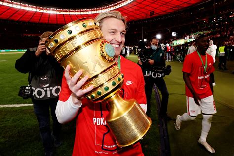 Dfb Pokal Emil Forsberg Ist Die Konstante Bei Rb Leipzig Der Spiegel