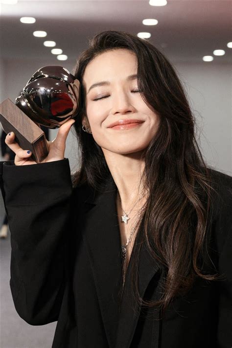 舒淇太厲害！釜山奪「最佳導演獎」甜謝老公：娶了一個不常在家的女人 娛樂星聞