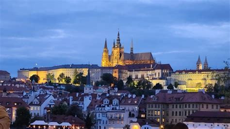 동유럽여행 8일차 2023년 5월 18일 목 오스트리아 비엔나쇤브룬궁전 벨베데레궁~체코 프라하천문시계탑 카를교 존레논 벽 화약탑 프라하성 야경