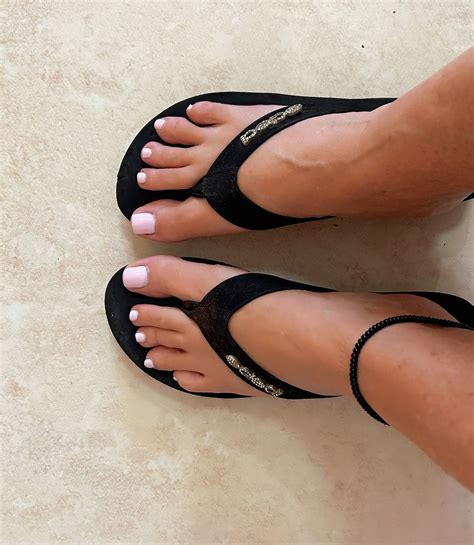 Rate My Sexy Cougar Feet In Jandals If You Dare 😈 Rloveherfeet