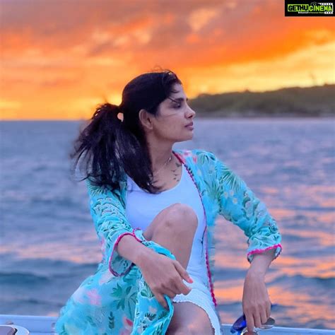 Niranjani Ahathian Instagram A Sunset Will Colour Your Dreams 🧡🧡🧡