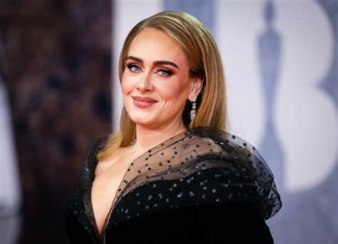 Adele Das Ist Ihr Make Up Trick Für Haut Mit Strahlendem Glow Und So