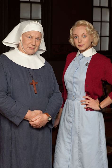 Call The Midwife Les Héroïnes De Lombre Photo Helen George Pam