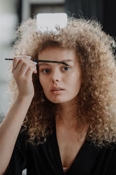 Tried And Tested Techniques To Achieve The Bushy Brow Look Of Your Dreams