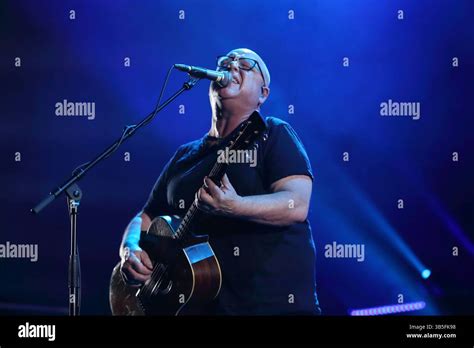Black Francis Von Der Band Pixies Bei Einem Konzert Im Tempodrom In
