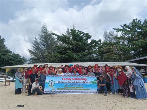 Eteng Eteng Iyak Ala Keluarga Negeri Antara