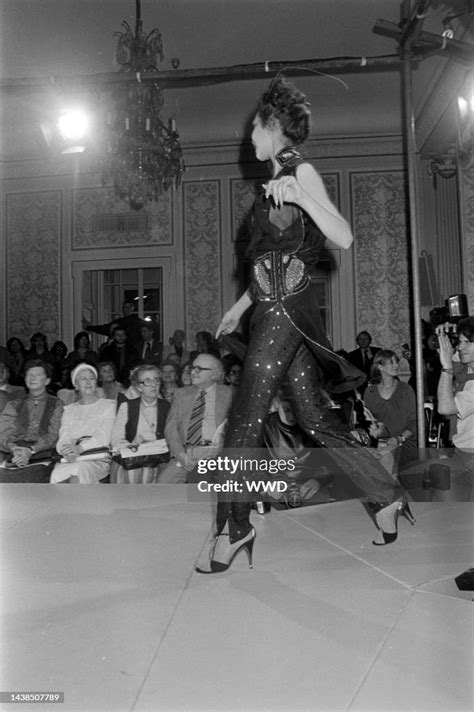 Designer Bill Gibb Who Dressed Twiggy Was Known For Mismatched