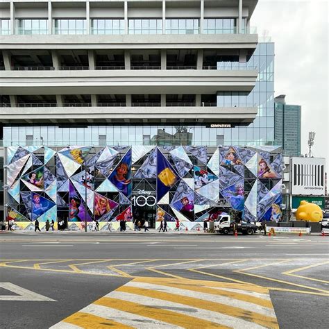 누디트 Noudit ⠀ 탐구 변형 재창조 열정적인 도전을 멈추지 않는 크리에이터에게는 감각적 경험으로 충만한 환경이 필요합니다 리테일 미디어 커뮤니티