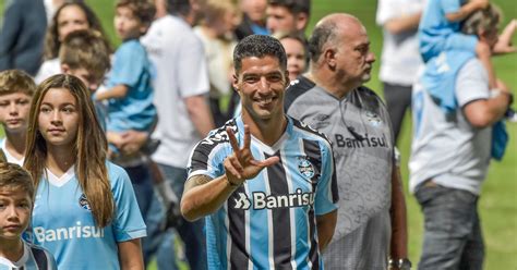 Aficionados Del Gremio Le Dan Una Cálida Bienvenida A Suárez Infobae