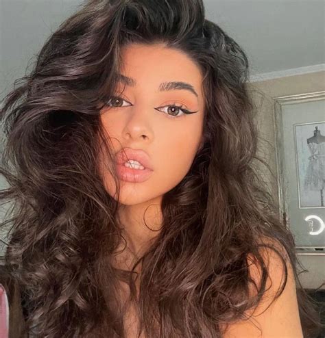 Andra Constantin Instagrameriță Scrolller