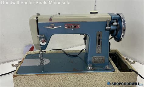Montgomery Wards Deluxe Zig Zag 788 Blue Sewing Machine Powered On