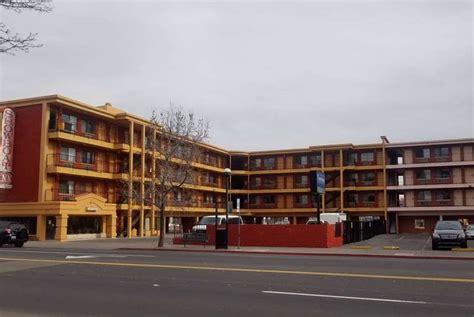 Howard Johnson Reno Nv Hotel In Reno Nv The Vendry