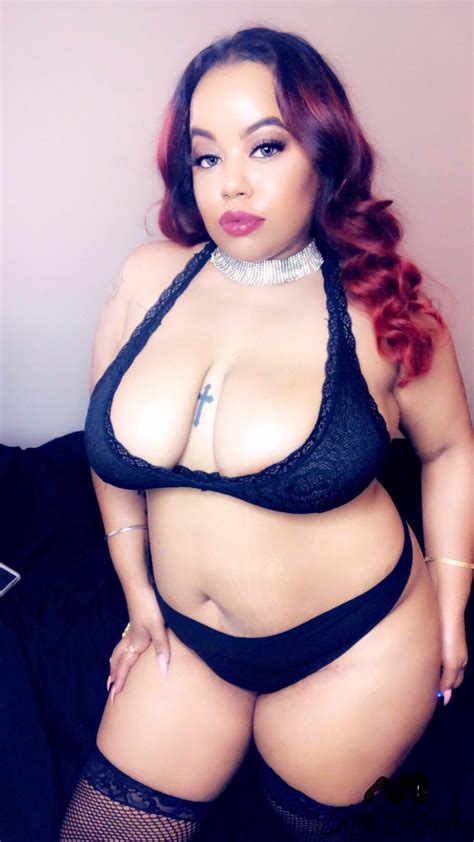 Kitti Karella Seductively Reveals Massive Melons Photos