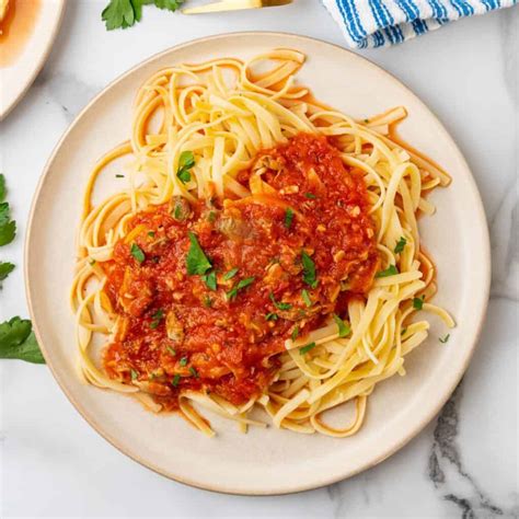 Clam Linguine Tomato Sauce At Lindy Rossi Blog
