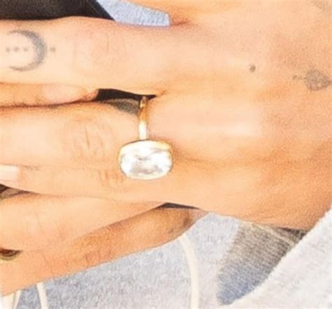 Zoë Kravitzs Seriously Huge Engagement Ring From Harry Styles Could