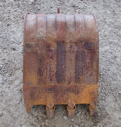 Used 18 Takeuchi Tb135 Pin On Mini Excavator Bucket For Sale