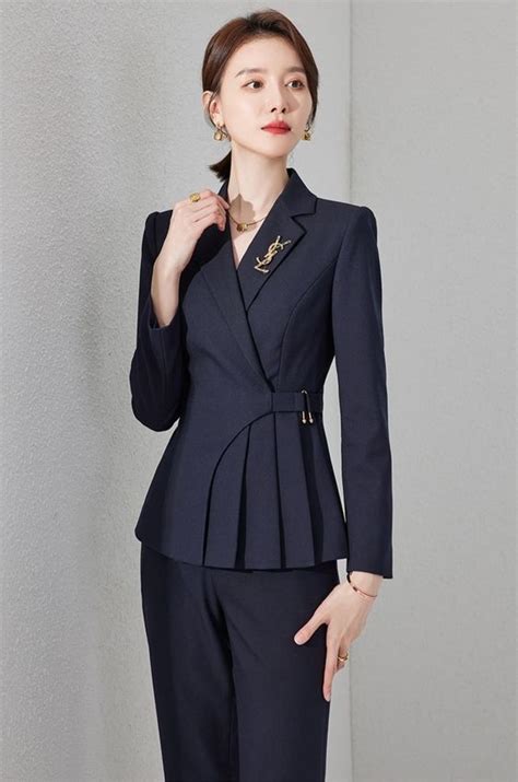 15 Outfit Formal Wanita Elegan Dan Cocok Untuk Ngantor