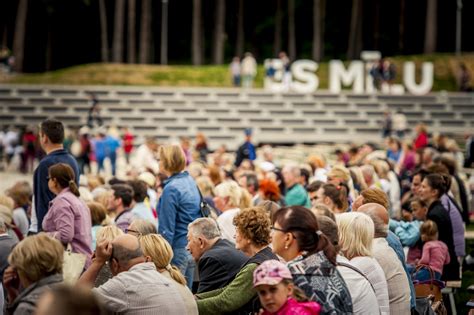 Iespēju Aplūkot Atjaunoto Mežaparka Lielo Estrādi Izmanto Liels Skaits
