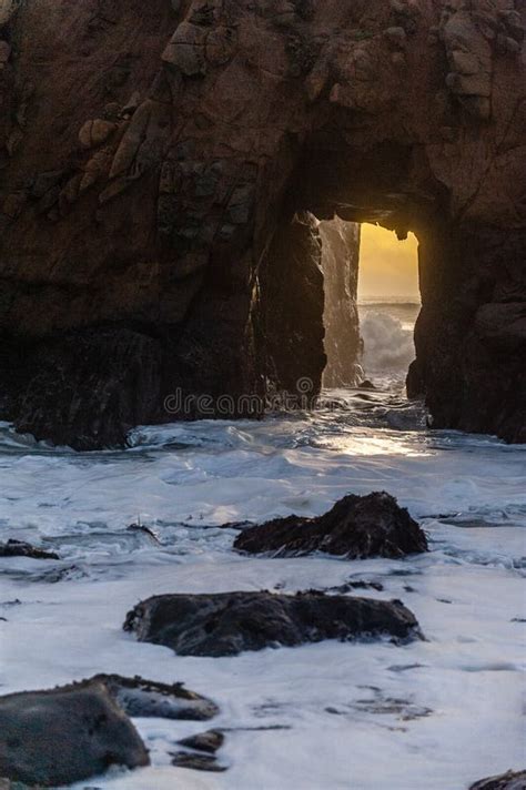 Keyhole Arch Around Sunset Stock Image Image Of Frozen 263999063