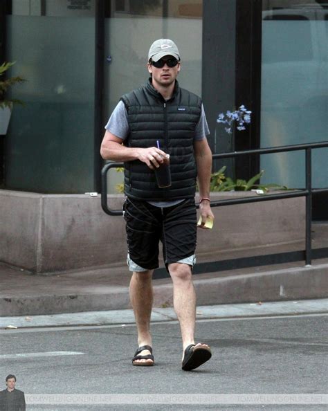 Barefoot Males Tom Welling