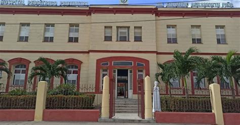 Hospital Pediátrico En Camagüey Niños Enfermos Rodeados De Orina Y
