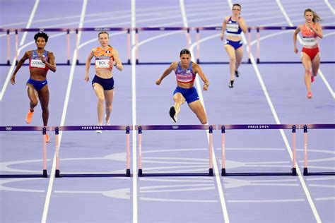 Sydney Mclaughlin Levrone Casually Set The 400m Hurdles World Record In