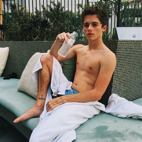 Dylan Dauzats Feet