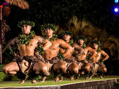 Exploring The Artistry And Tradition Of Male Hula Dancers In Hawaii
